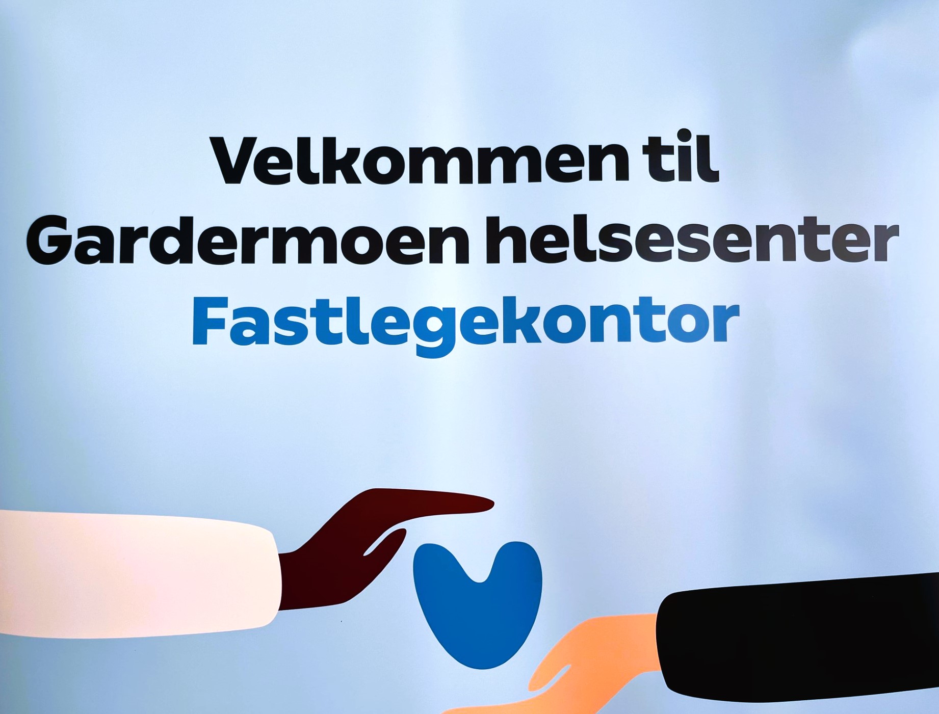 Tegninger Av Hender Som Holder Et Ekte Hjerte